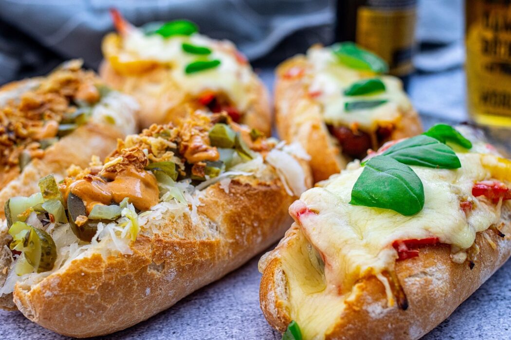 Twee varianten broodje worst van de BBQ - Inamood